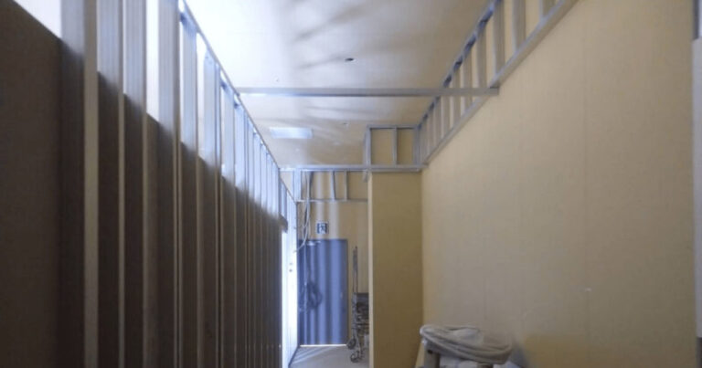 【間仕切り壁】初心者でも簡単！LGSを使った壁の作り方を解説！【材料費も公開】 | ゆとりDIY